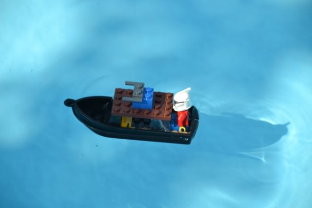 Sink or float with LEGO