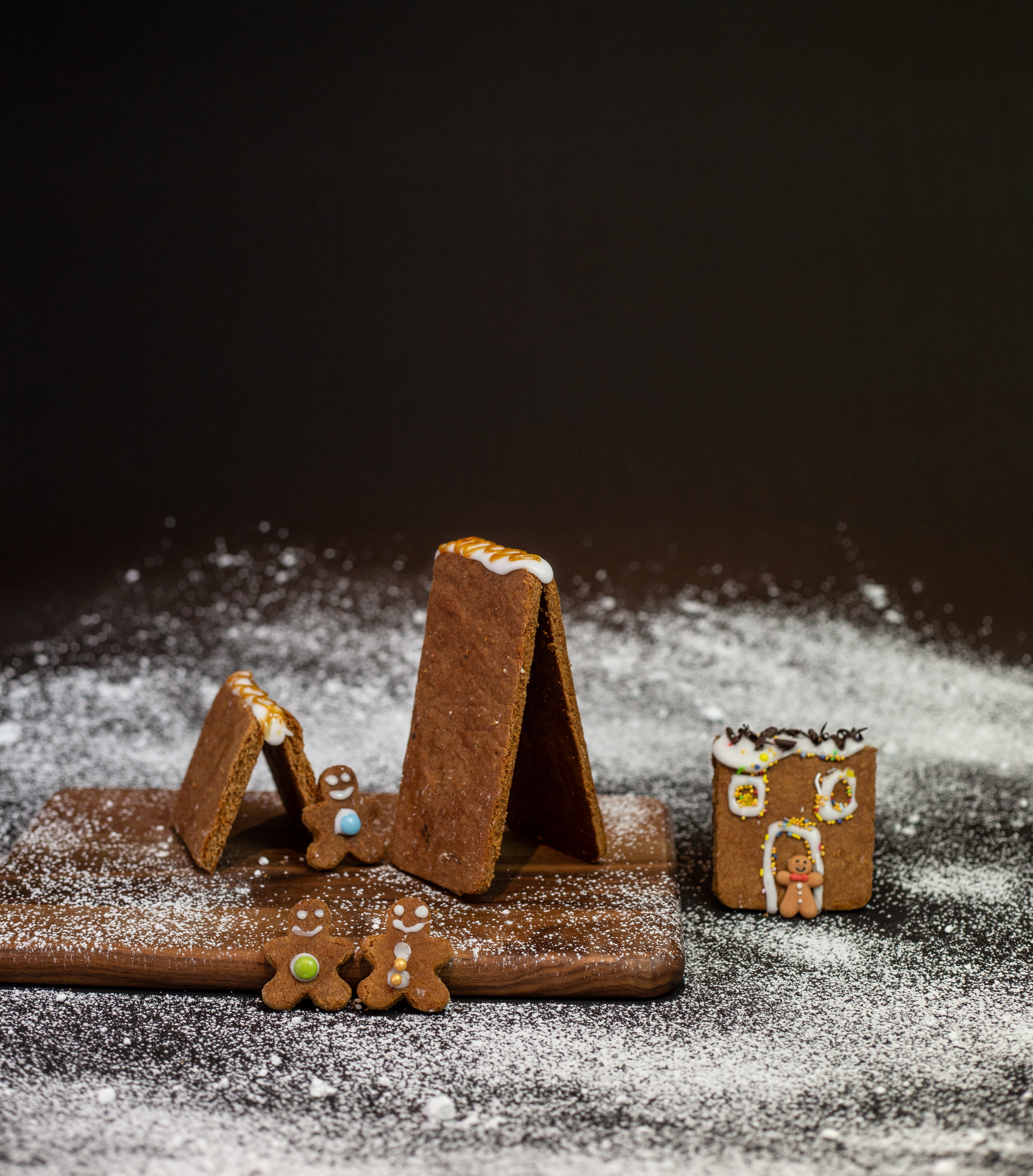 How strong is a gingerbread house - Kitchen STEM